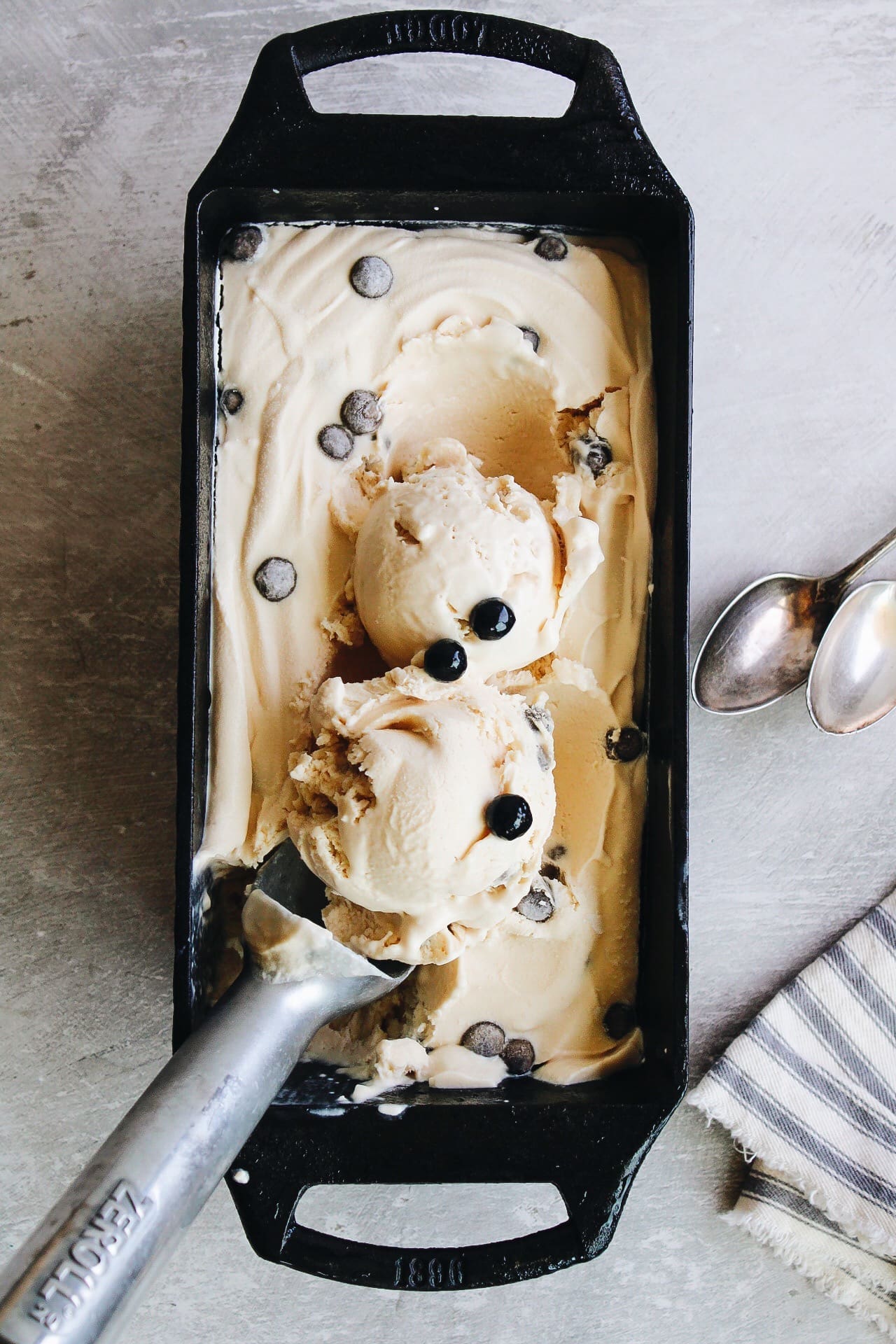 Milk Tea Ice Cream (No-churn Boba Black Tea Ice Cream) - The Fig Jar